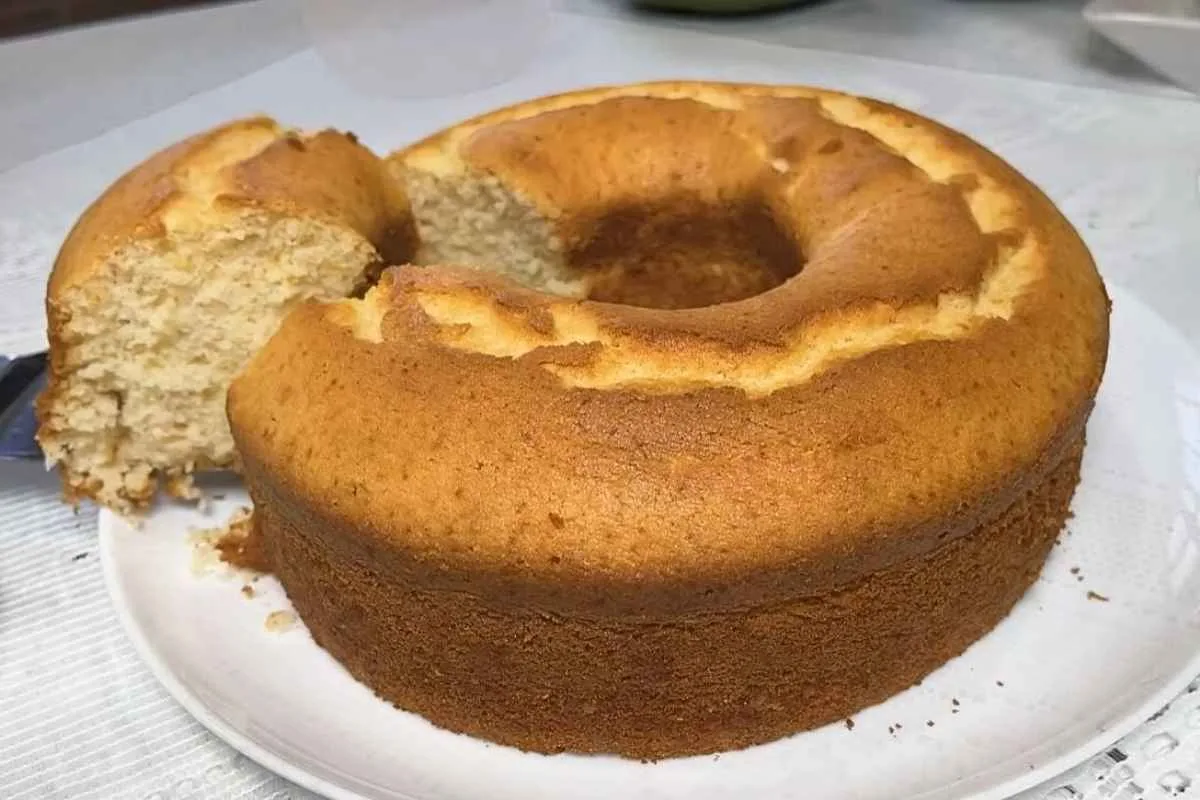 Bolo simples para tomar café: fácil, rápido e macio