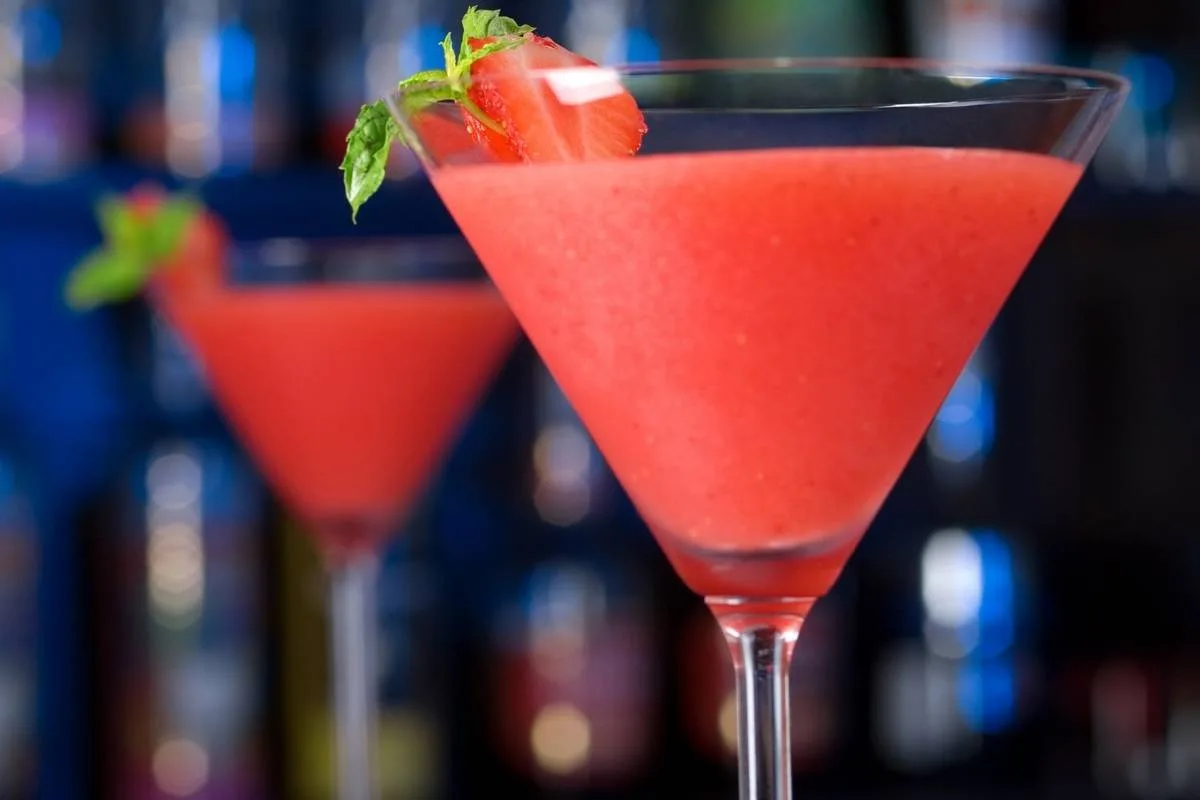 Drink de Morango Sem Álcool - Com Leite Condensado e Refri